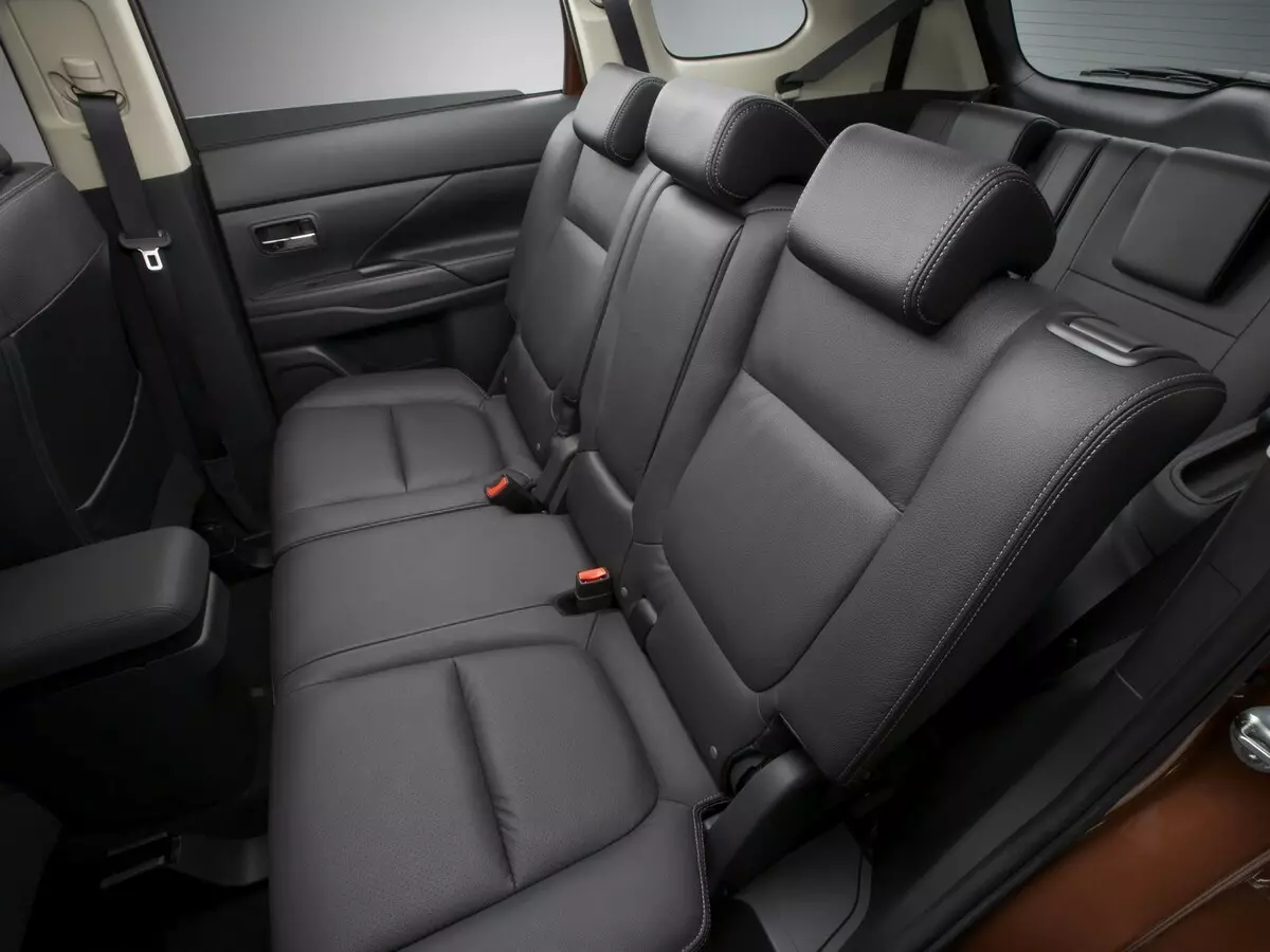 Interior Mitsubishi Outlander Worldwide '2012-14 assentos traseiros