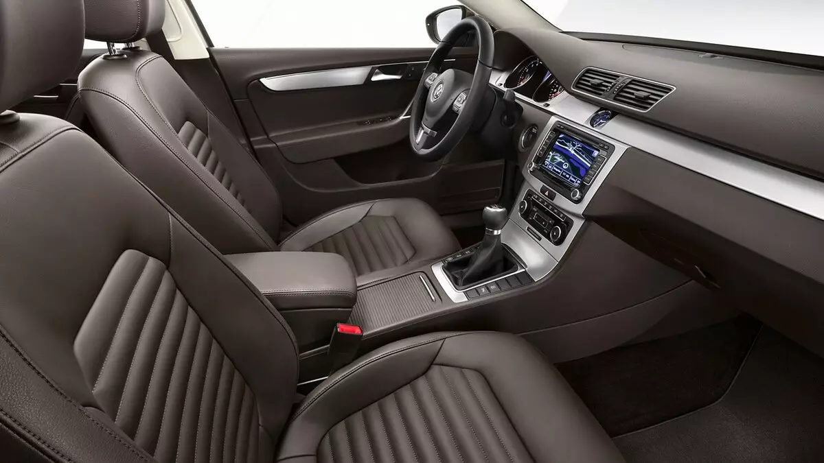 Auf dem Foto: Interieur Volkswagen Passat Tsi (B7) '2010-14