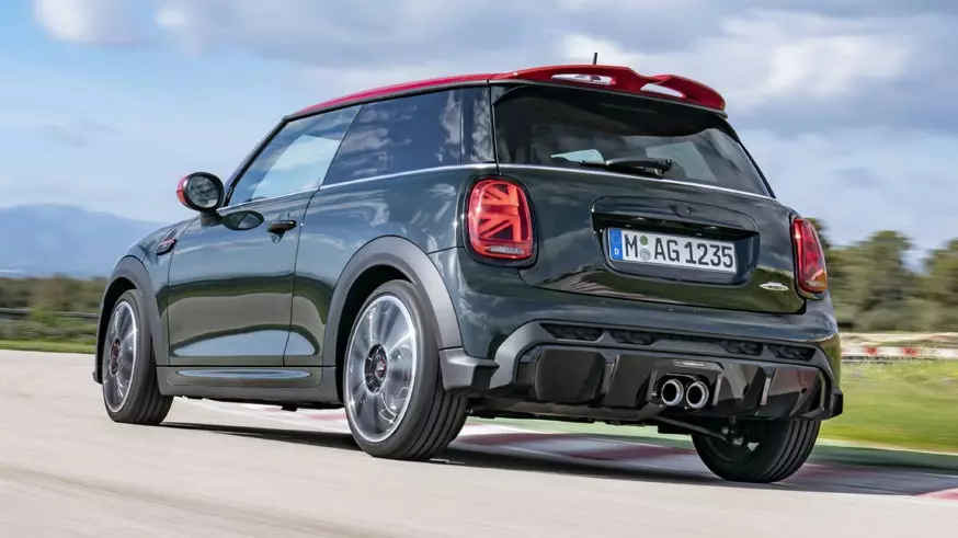 Mini Ažurirano John Cooper radi: grijani upravljač i LED optika 20104_2