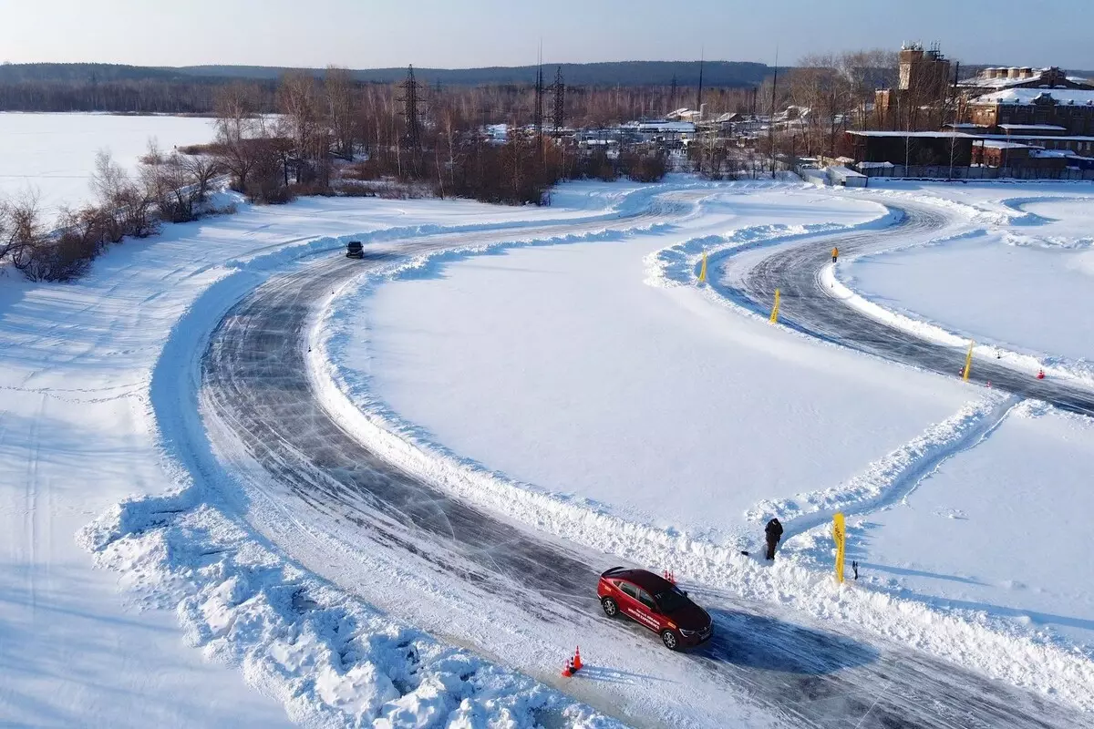 Drive de proba de inverno Renault Arkana 20141_17