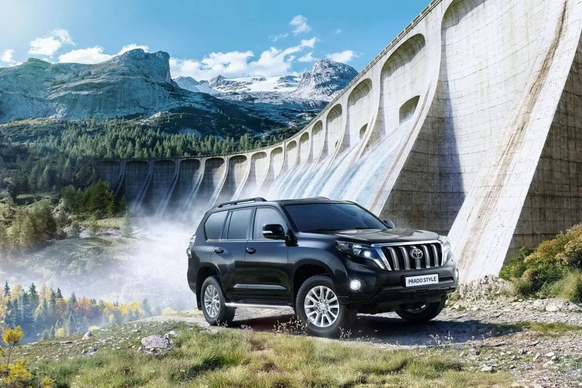 Toyota Land Cruiser Prado 150 untuk 2 Juta Rubles 20217_2