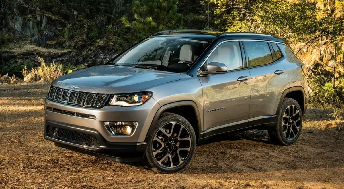Updated Jeep Compass revealed ahead of schedule: modest changes outside and removed salon 20269_10
