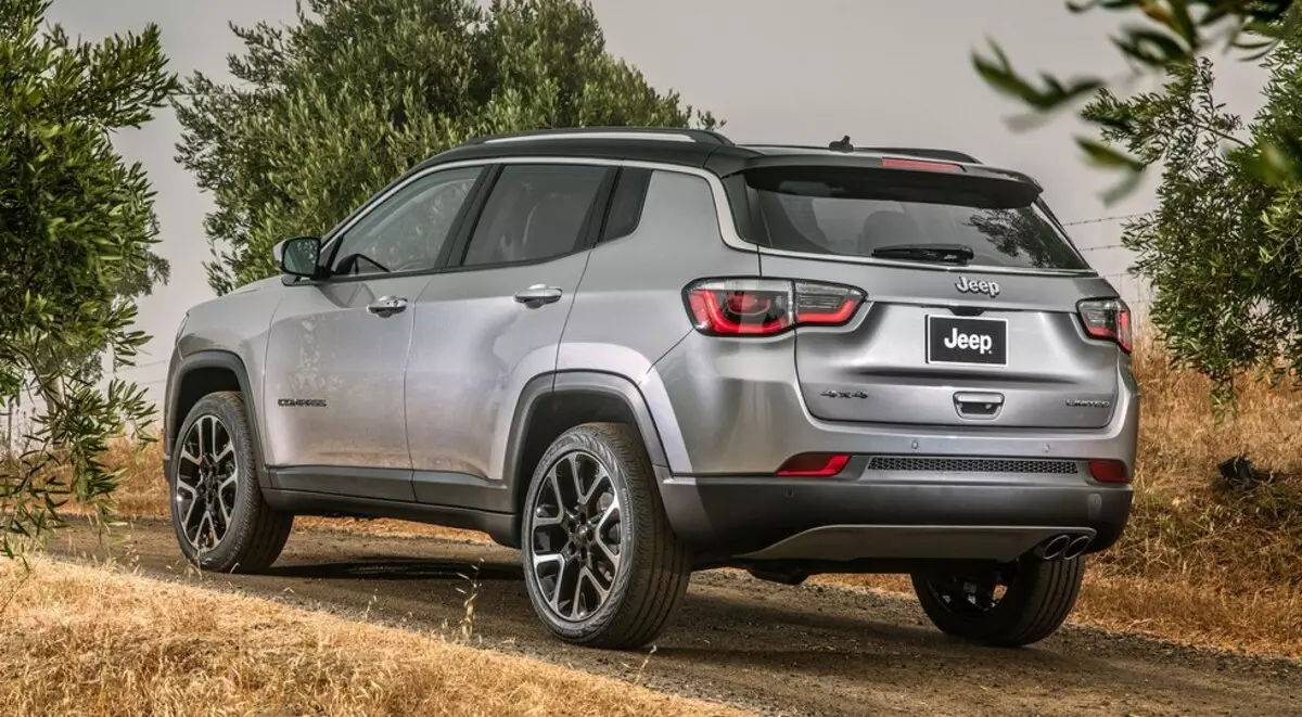 Updated Jeep Compass revealed ahead of schedule: modest changes outside and removed salon 20269_11