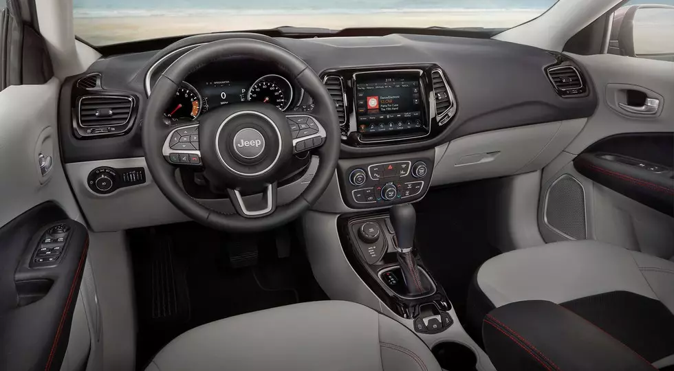 Updated Jeep Compass revealed ahead of schedule: modest changes outside and removed salon 20269_12