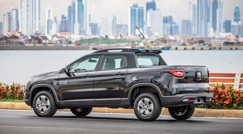 Toro Pickup pe platforma Jeep Renegade: acum modelul global, dar nu mai fiat 20273_2