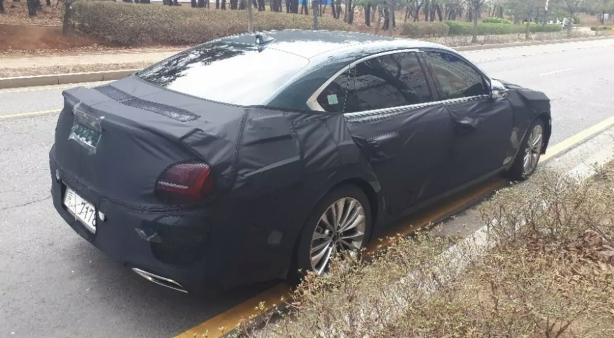 கியா Restyled Sedan K900 பிரீமியர் தயாராகி வருகிறது: மீண்டும் மீண்டும் ஸ்பைஸ் பிடித்து 20276_2