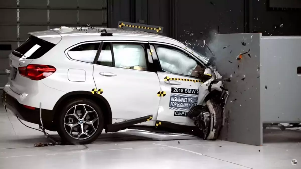BMW X1 in Test IIHS