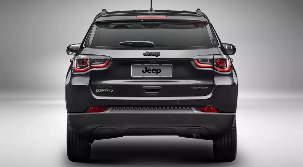 Jeep Compass CrossOver yabonye verisiyo ya kagoma yijoro 20303_2