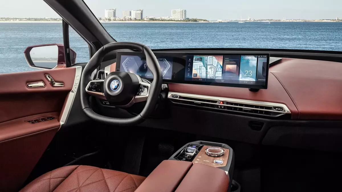 BMW הראה טורי Liftbek i4 ו משותף את הפרטים על מוצלב IX 20317_17