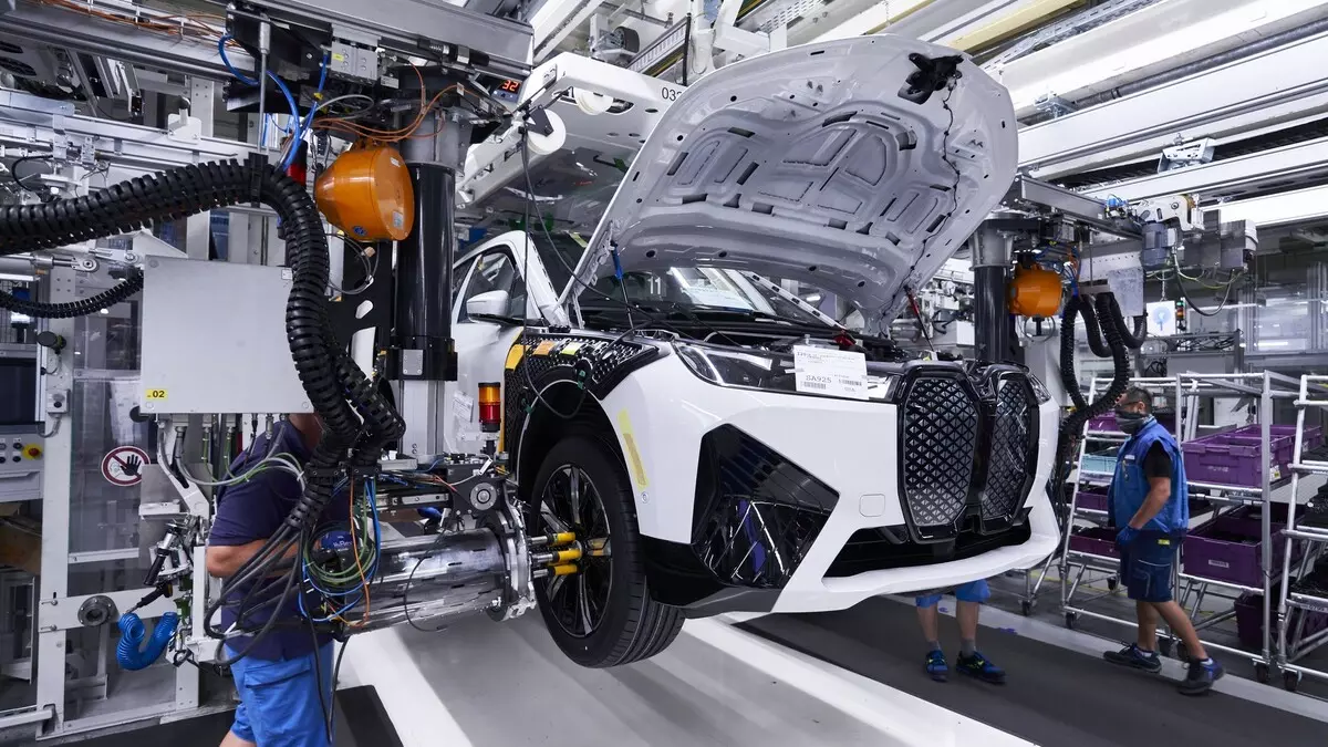 BMW menunjukkan Serial Liftbek I4 dan berkongsi butiran mengenai ix crossover 20317_3