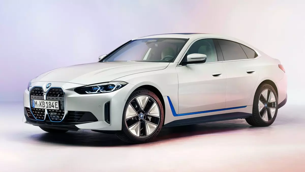 BMW zeigte serielle Liftbek I4 und teilte die Details über die Crossover IX 20317_32