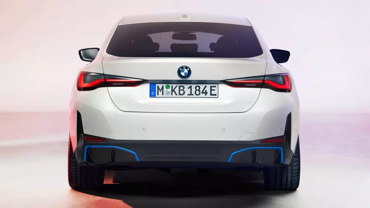 BMW zeigte serielle Liftbek I4 und teilte die Details über die Crossover IX 20317_35
