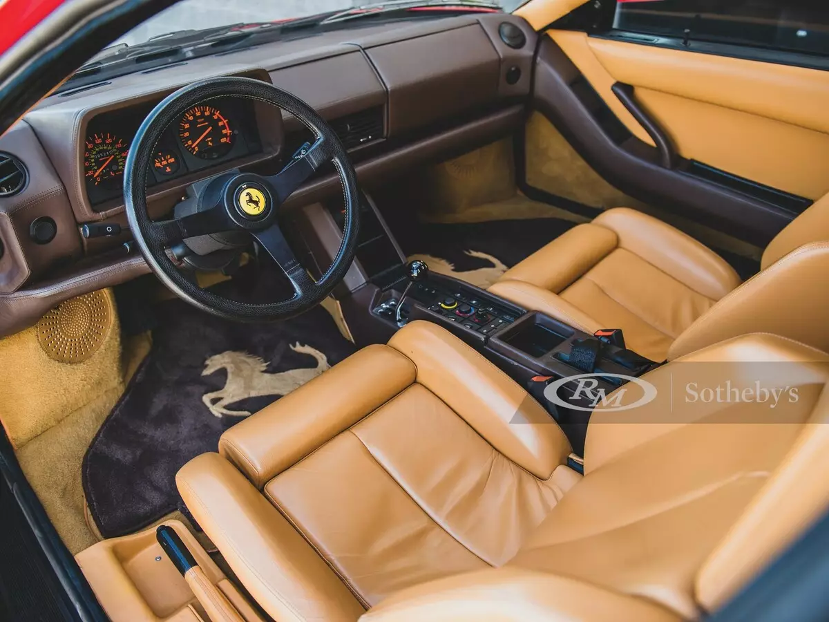 De legendarische Ferrari-testarossa met een kleine kilometers wordt te koop aangeboden 20354_11