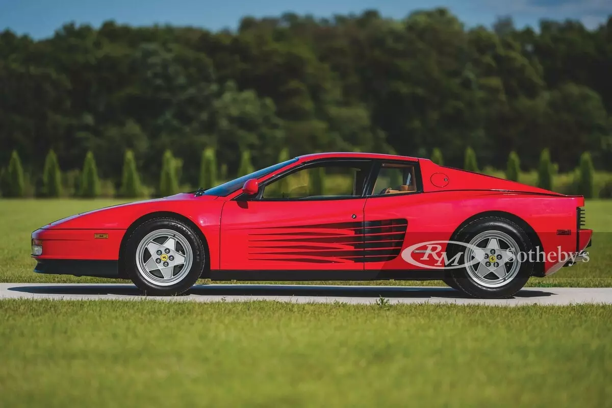 Den legendariske Ferrari Testarossa med en lille kilometertal er sat til salg 20354_21