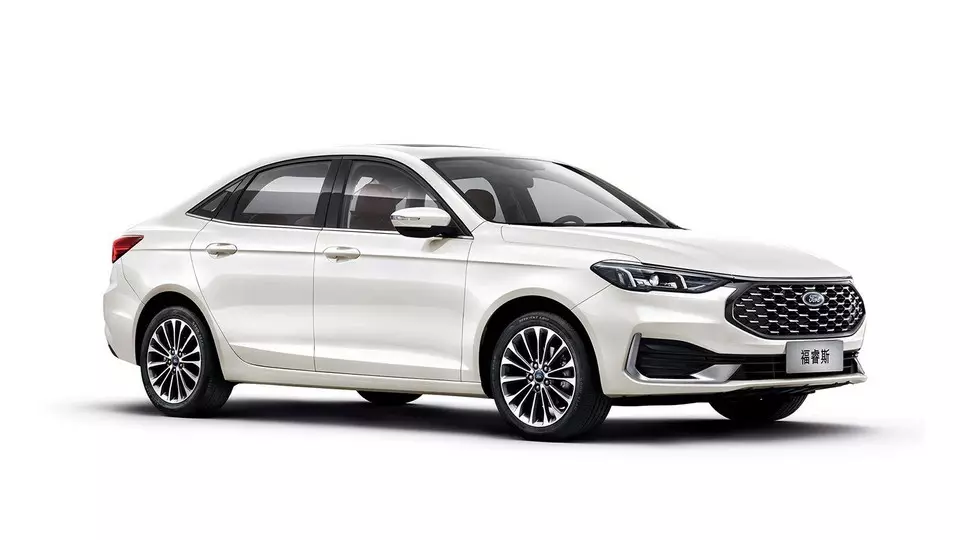 Ford Escort Buget Sedan pe baza vechii Focus Actualizat din nou: acum cu tabloul de bord din cabină 20383_7