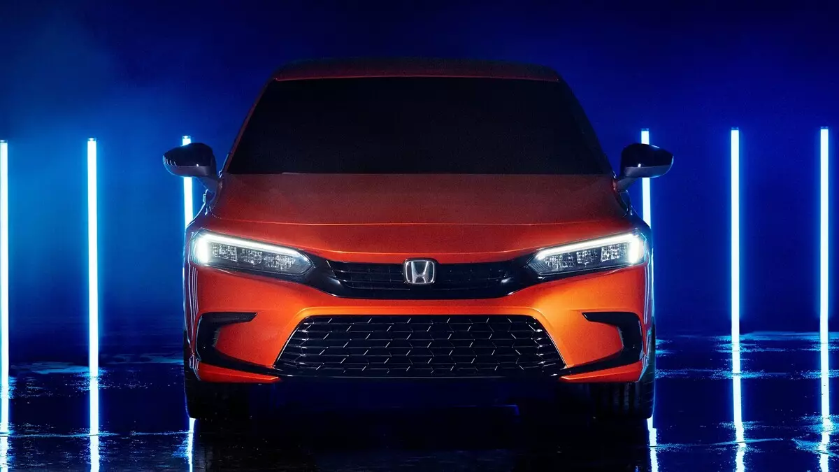 New Honda Civic: Kupanga kwa Avant-Avant-Garde, koma ndi kutanthauza unyamata 20447_2