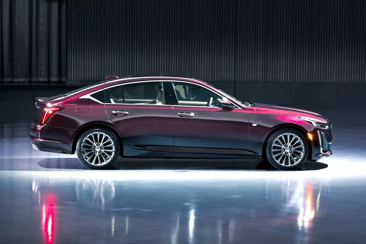 Cadillac CT5: eskuetarik gabe ahal duzu, baina begiratu behar duzu! 20462_2