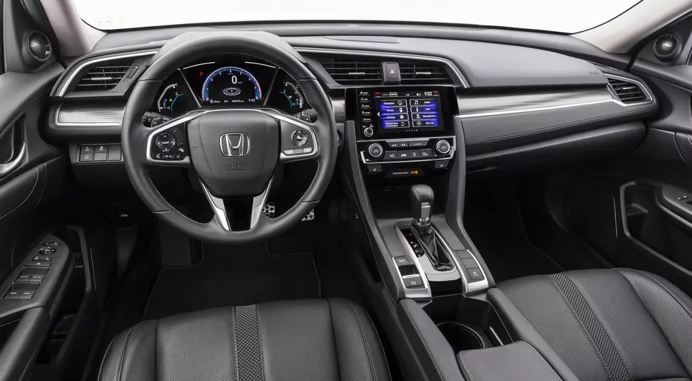 Honda anyar Honda Civic: Tandaan terbatas kana hiji poto, tapi sedan parantos lami ditindes 20471_12