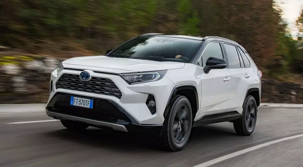 Toyota makket in oare crossover taret, dat sil goedkeaper rav4 wêze (mooglik corolla krús) 20487_5