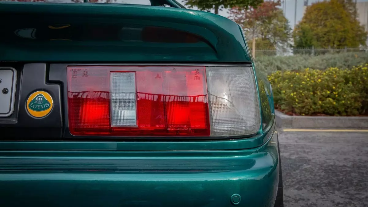 Lotus Esprit 1996: eksperyans Pwopriyetè 20490_10