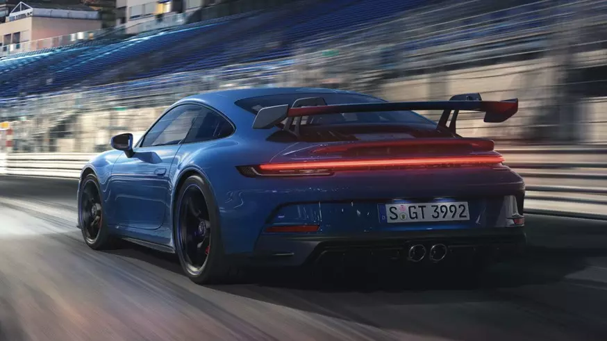 Nova oblačila za športni avto: Porsche 911 GT3 je spremenil motor in postal bolj dinamičen 20498_3