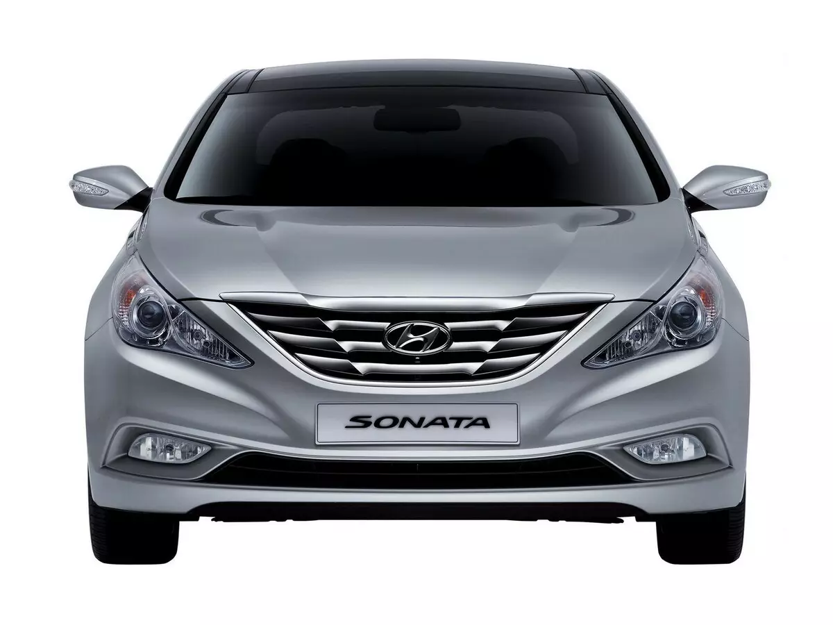 Hyundai Sona 6 (YF): Varidzi vevanoongorora, zvakanaka uye cons 20505_12