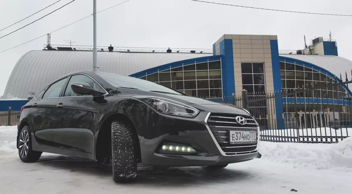 Бізнес-трактор: тест-драйв Hyundai i40 1.7 CRDi 20548_3