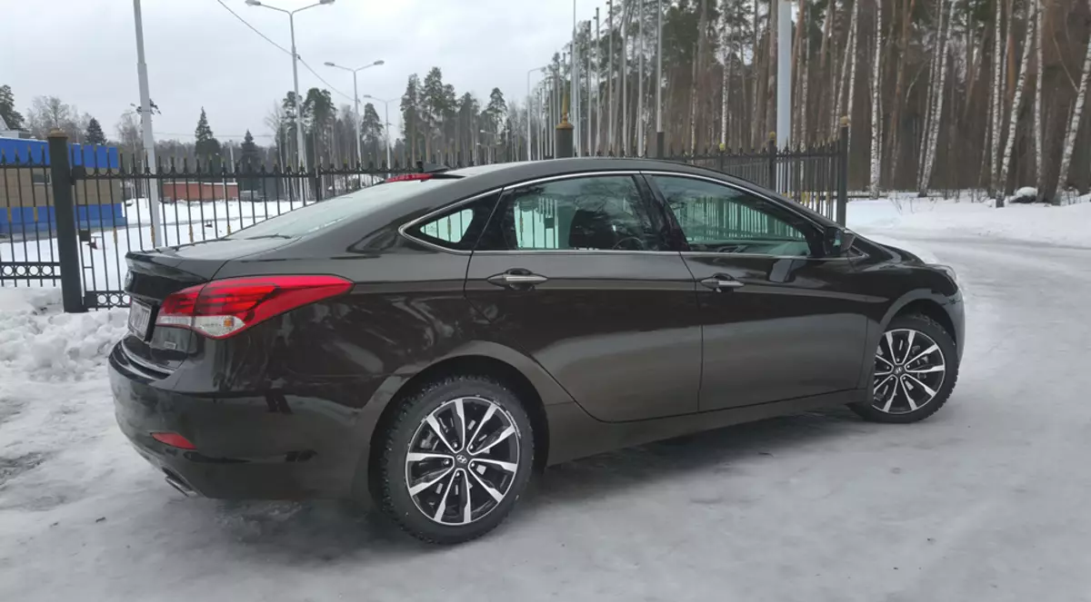 Бізнес-трактор: тест-драйв Hyundai i40 1.7 CRDi 20548_5