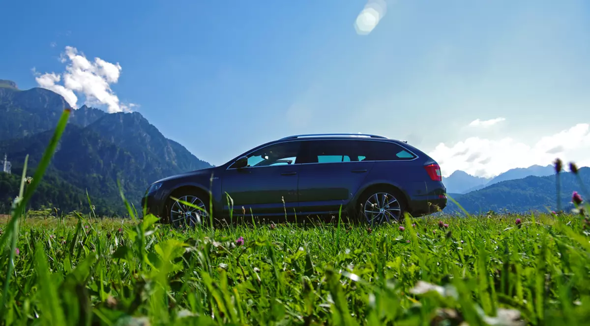 Test Drive Skoda Octavia Combi 4x4 Laurin & Klement: Máquina de molienda 20551_13