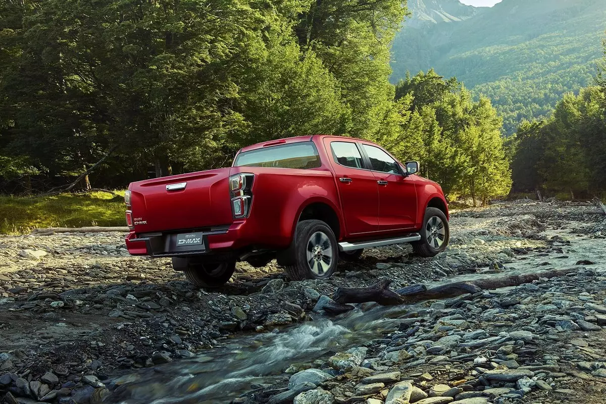 Panoramica dell'aggiornamento ISUZU D-MAX per la Russia 20555_25