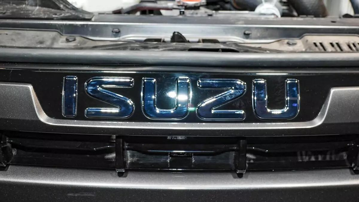 Russiaздә яңартылган Isuzu D-Max турында күзәтү 20555_9