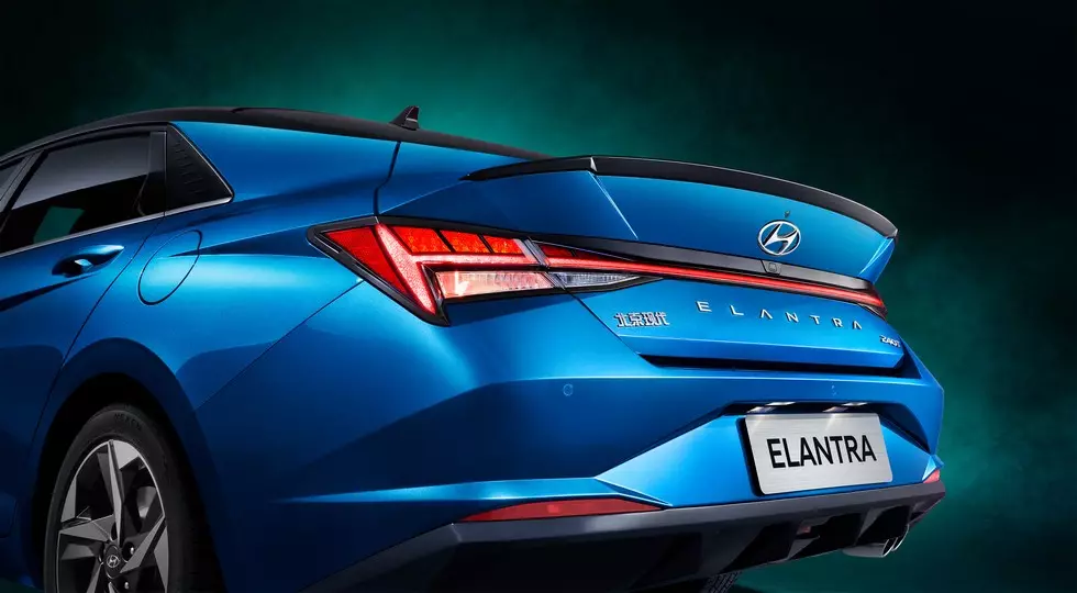 Yon lòt nouvo Hyundai Elantra: espò deyò ak pi rich andedan, men yo pa pral jwenn tout 20561_3