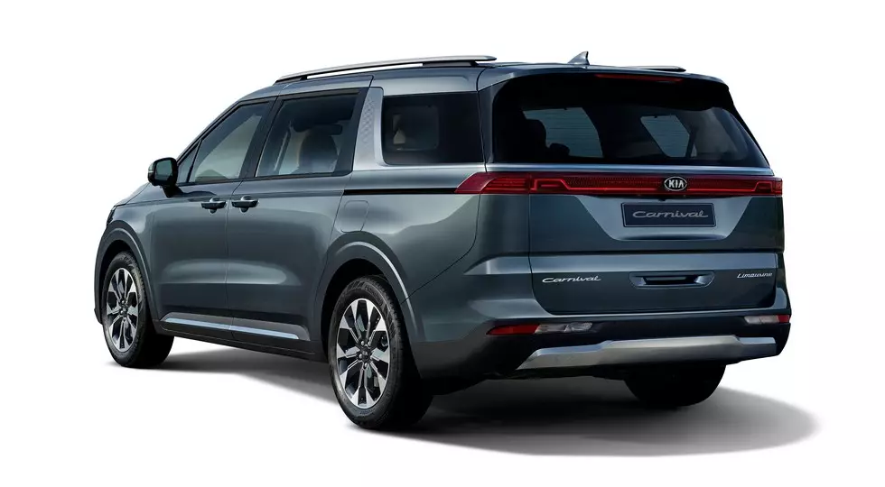 I-New Kia Carnival izolethwa eRussia Federation. Ngaphakathi van nayo iguquliwe: 