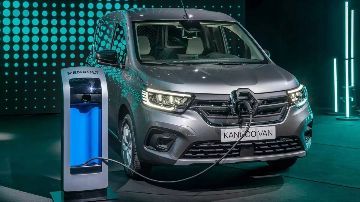 Падрабязнасці аб новым Renault Kangoo: гіганцкая «дзірка» збоку і лесвіца ў кузаве 20600_23