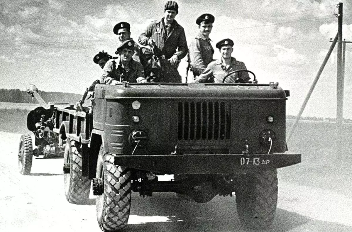 GAZ-66: 40 ans de développement et de développement du camion de l'armée 20630_10