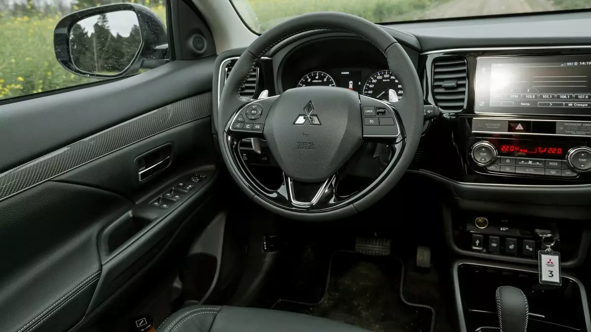 Baina mantentzen dute: Test Drive eguneratua Mitsubishi Outlander 20684_9