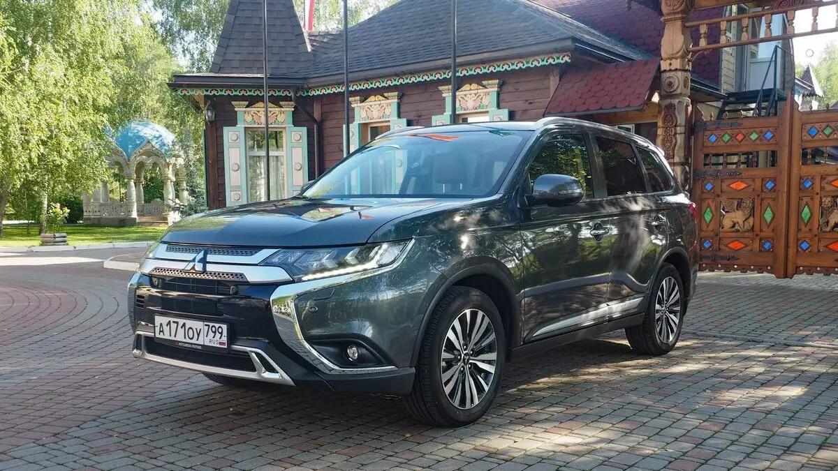 Test sürücüsü Mitsubishi Outlander yeniləndi 20685_2