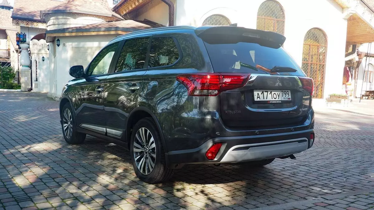 Δοκιμή κίνησης Ενημερώθηκε Mitsubishi Outlander 20685_3