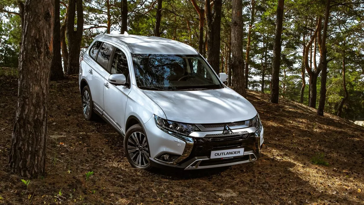 测试驱动器更新了Mitsubishi Outlander 20685_35