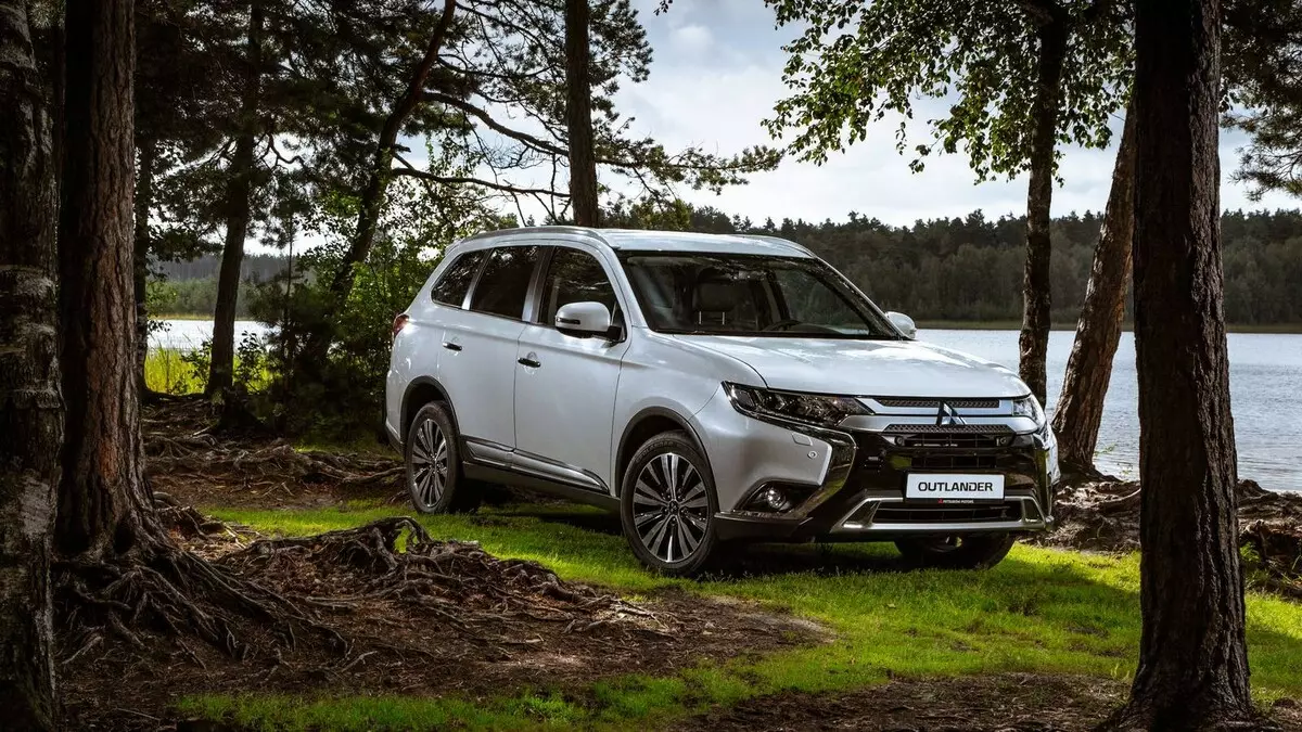 Test sürücüsü Mitsubishi Outlander yeniləndi 20685_4