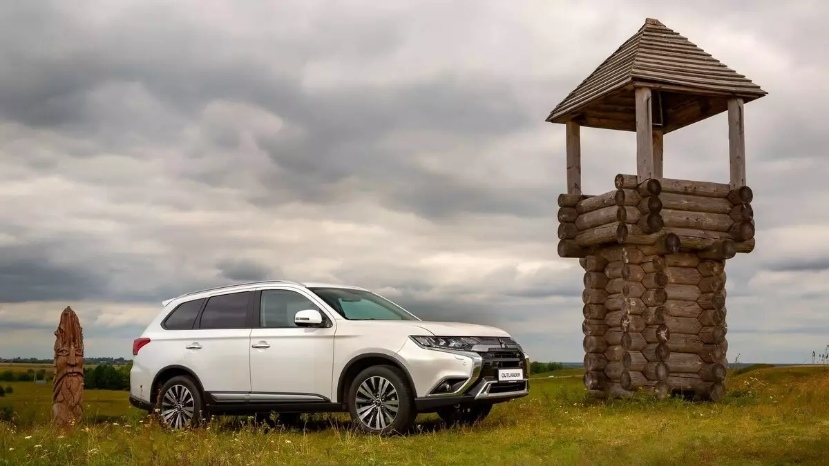 Ikizamini cyavuguruwe Mitsubishi Outlander 20685_42