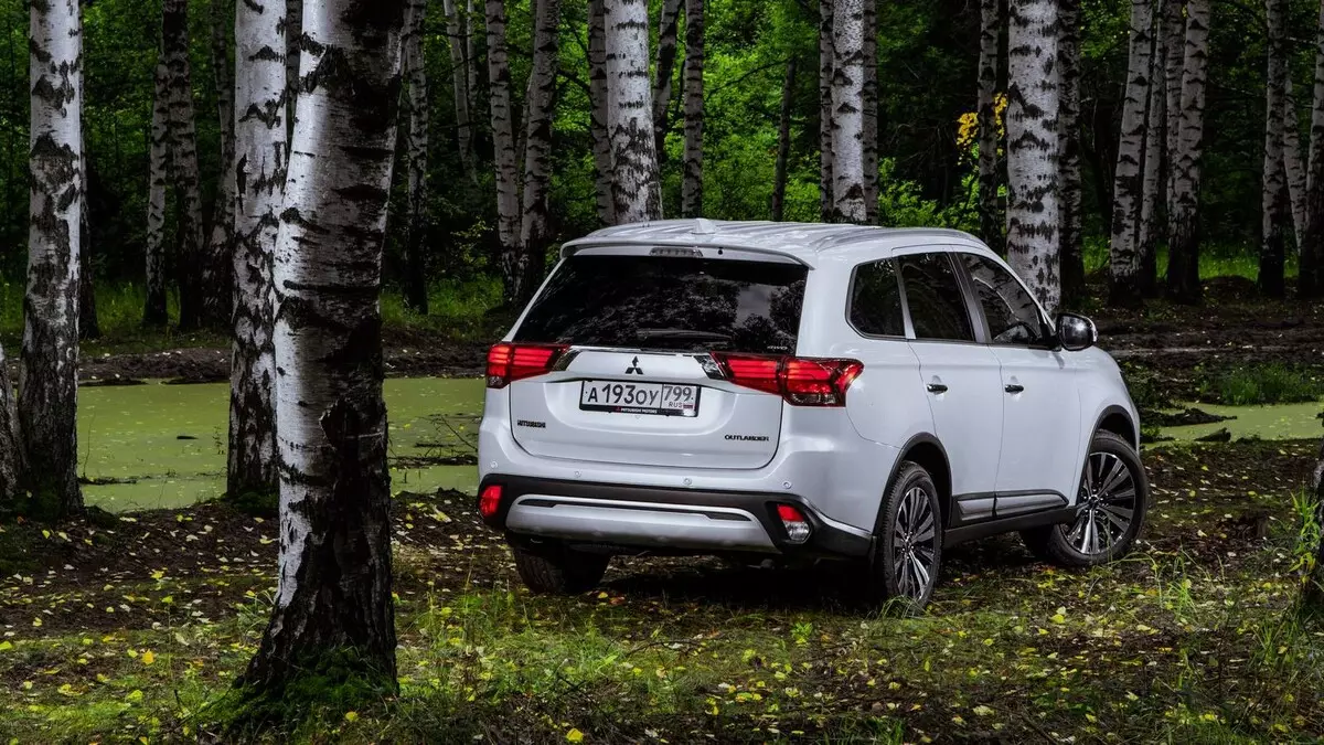 Test sürücüsü Mitsubishi Outlander yeniləndi 20685_5