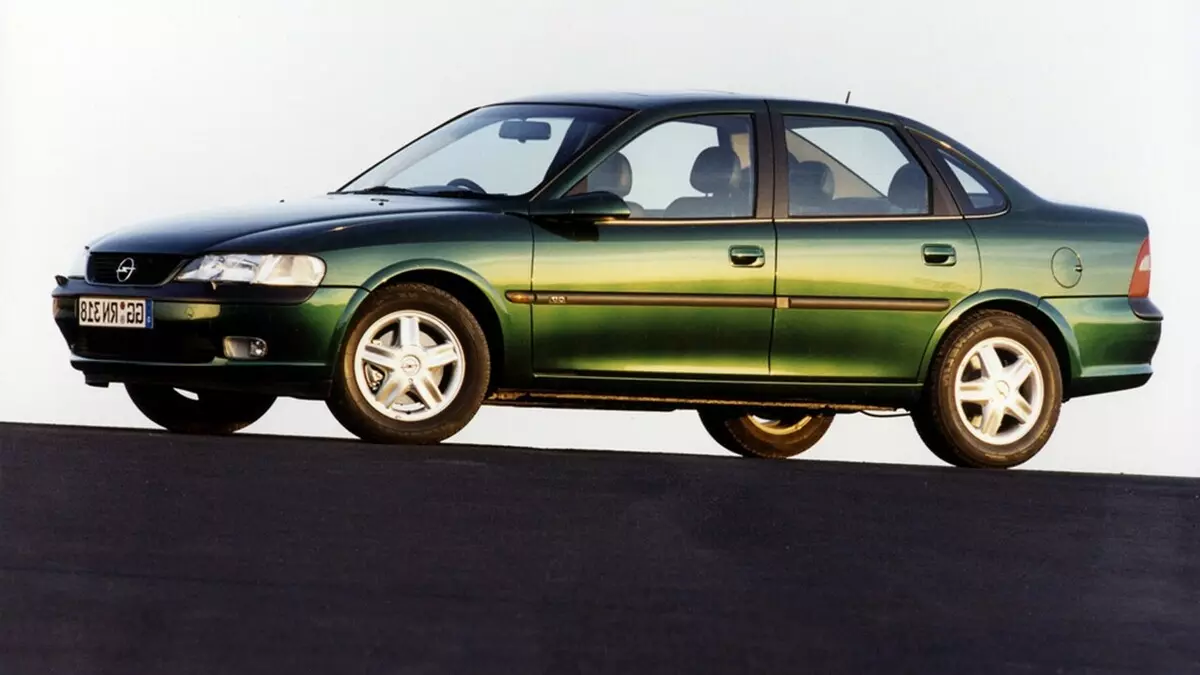 Amin'ny sary: ​​Oplel Vectra Sedan (b) '1995-99