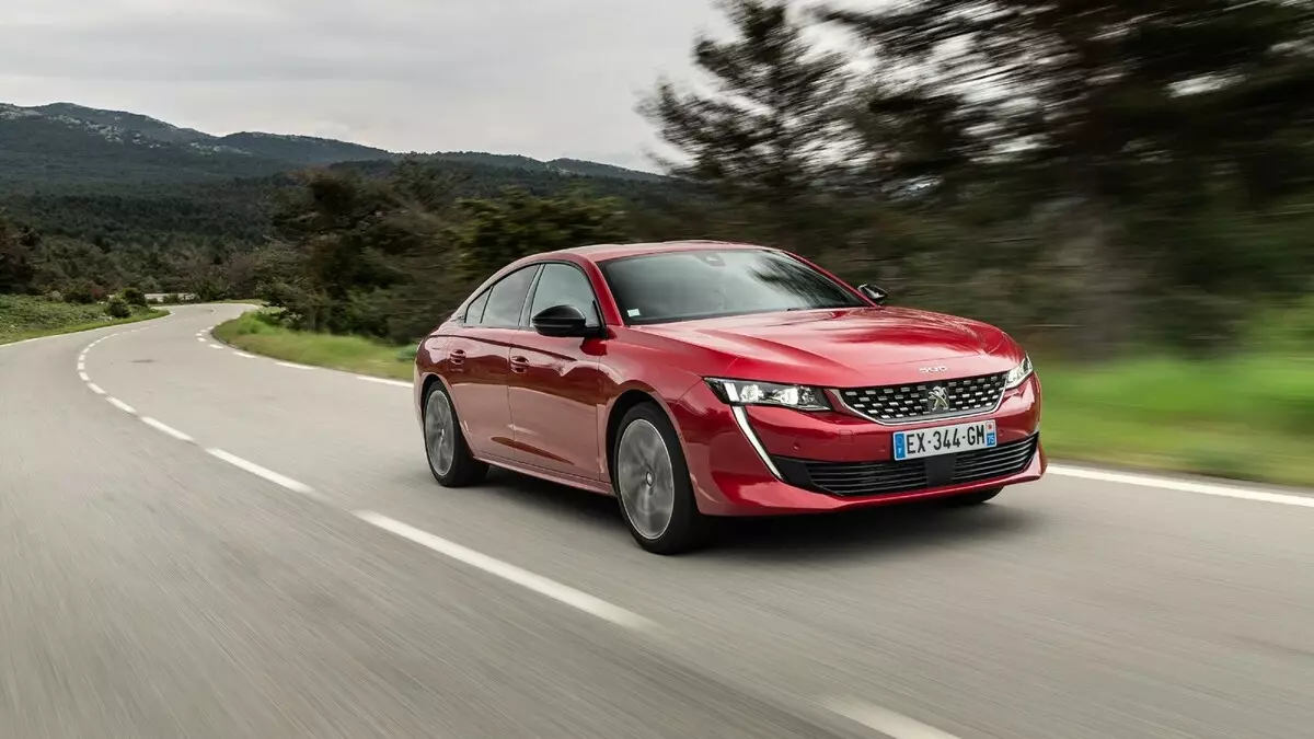 Peugeot 508 merah di lebuh raya (3)