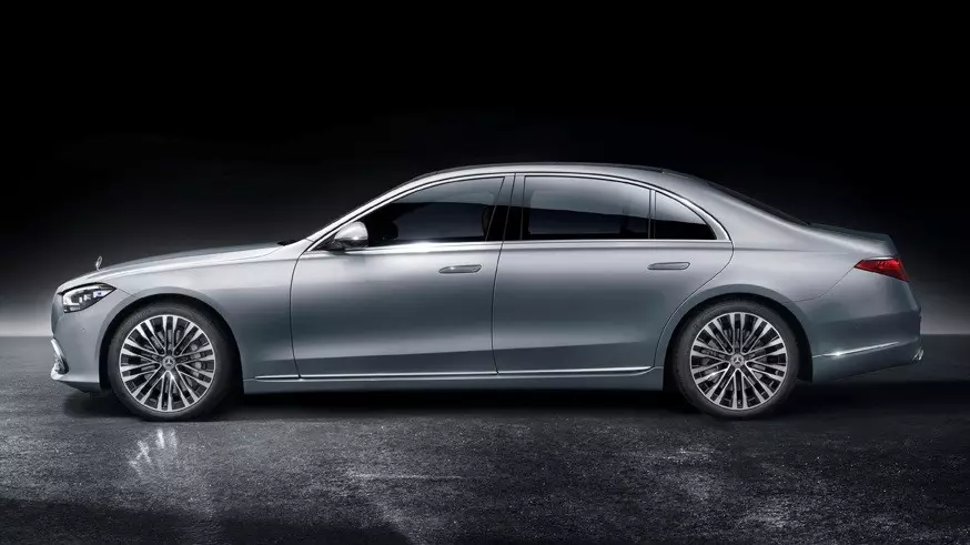 ใหม่ Mercedes-Benz S-Class: ลักษณะที่เป็นที่รู้จักการตกแต่งภายในที่ผิดปกติและไกลแค่ 6 กระบอกเท่านั้น 20801_4