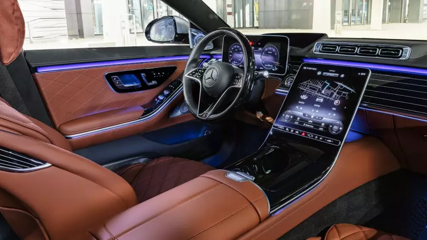 I-New Mercedes-Benz S-Iklasi: Inkangeleko eyaziwayo, ingaphakathi engaphakathi kunye neesilinda kuphela 20801_7