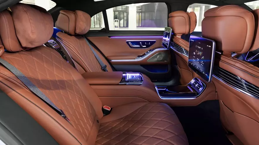 ใหม่ Mercedes-Benz S-Class: ลักษณะที่เป็นที่รู้จักการตกแต่งภายในที่ผิดปกติและไกลแค่ 6 กระบอกเท่านั้น 20801_8