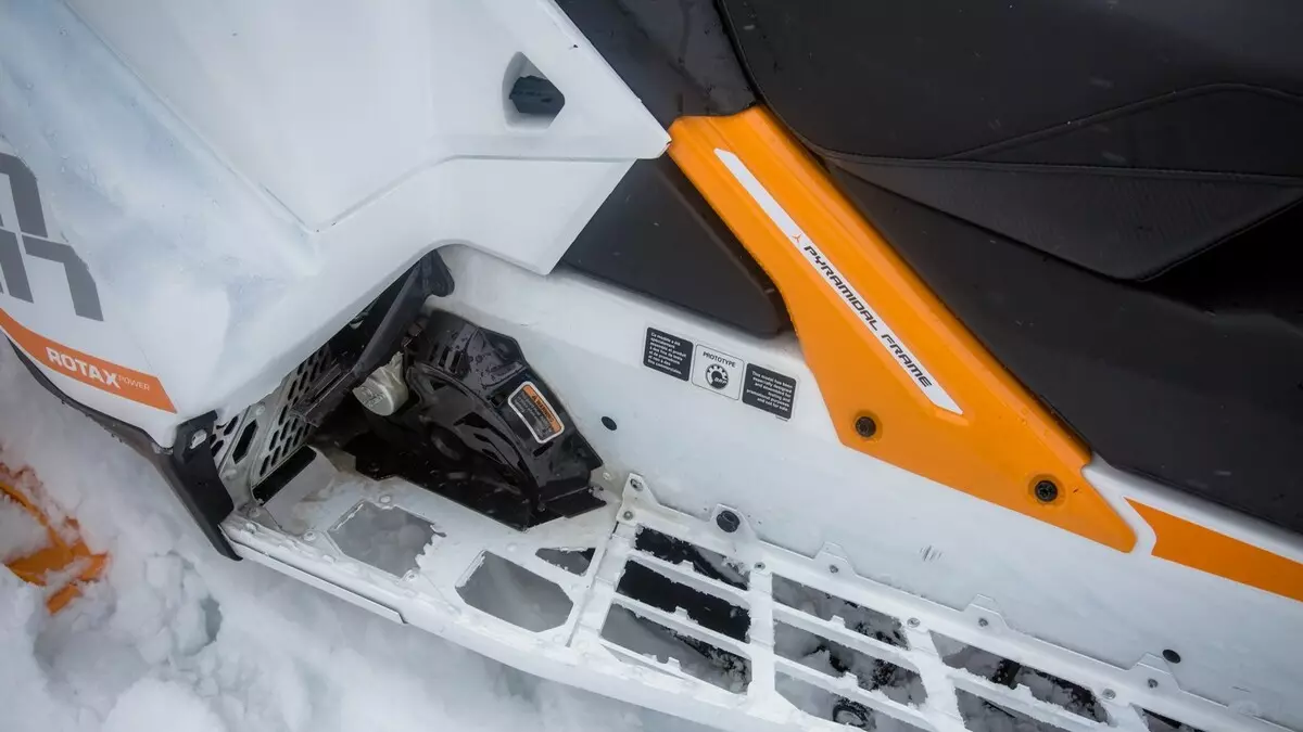 ຂັບ Ski-Doo Summit X 850 E-tec Snowmobile ທົດສອບຂັບ 20872_3
