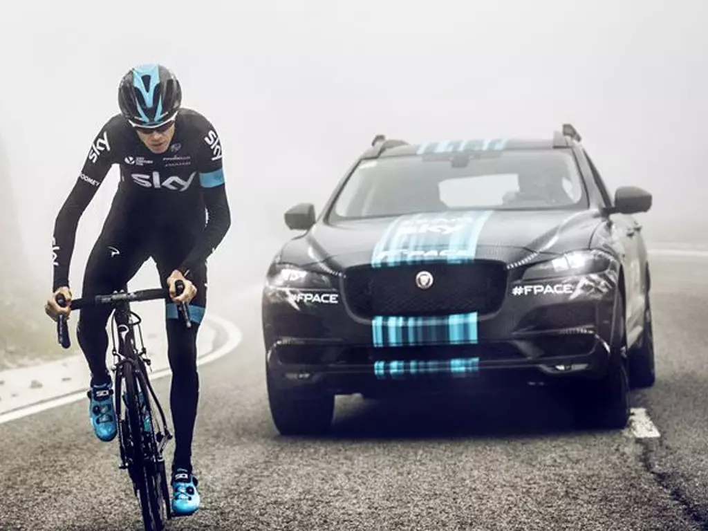 Crossover prototype jaguar f-tempo vil give cyklister