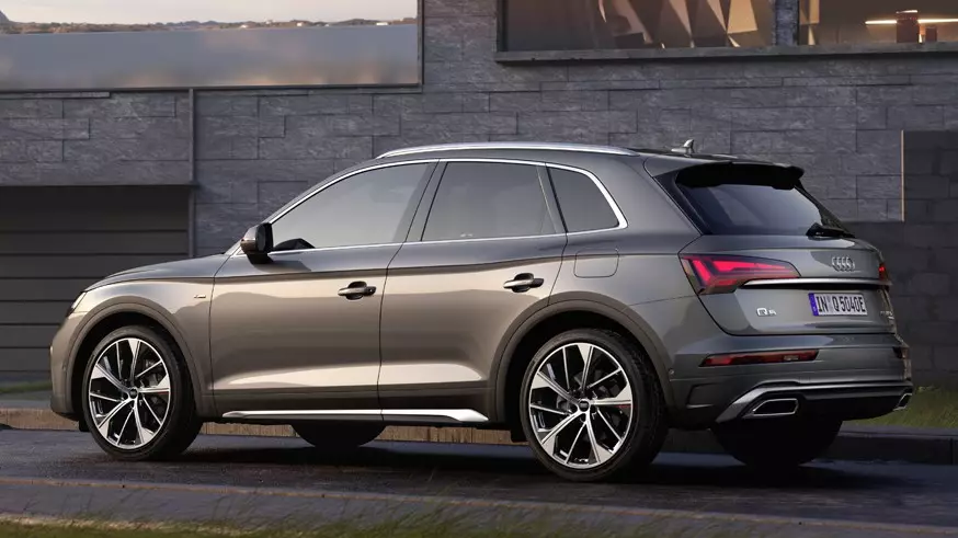 Audi tab tom npaj lwm qhov version ntawm crossover: Thawj cov duab Q5 E-Tron 20933_2